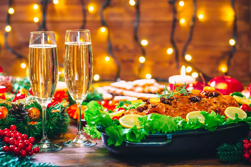 과체중이없는 새해 : 축제 테이블을 