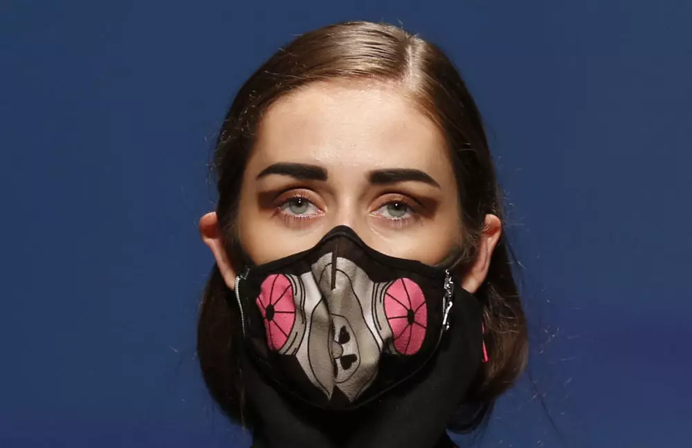 Prada -mask och Dior -antiseptikum: hur modehus hjälper till att bekämpa coronavirus 11113_2