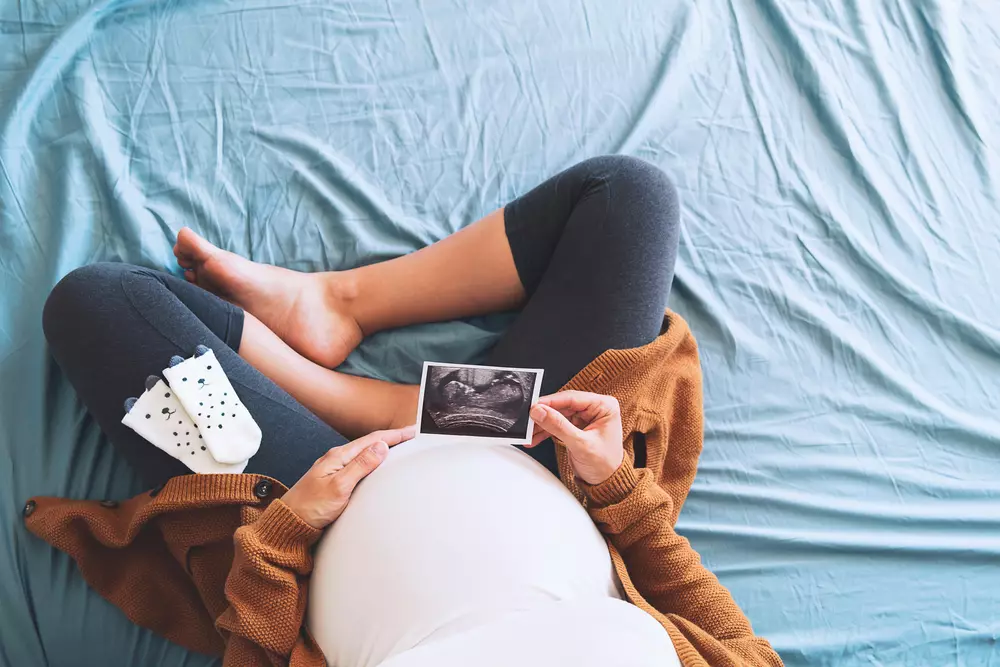 Manicure, banho quente, café ... O que realmente não é permitido para gestantes?