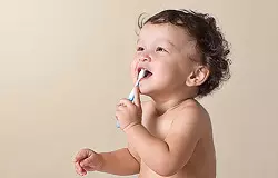 Comment donner à votre bébé des dents saines