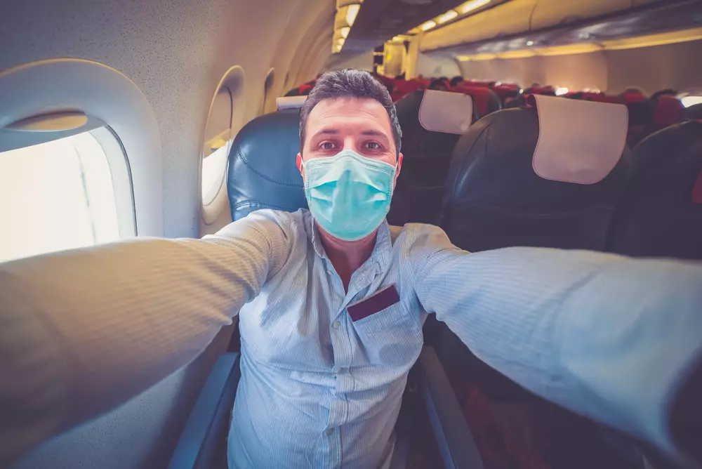 コロナウイルス休暇：飛行機の中で安全を保つ方法 11867_3
