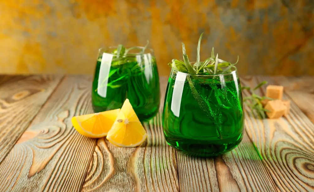 Tarragon: is this drink useful or harmful?