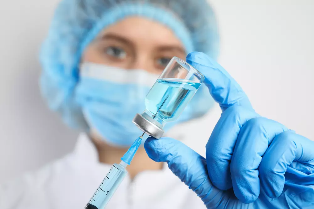 سرپرست وزارت بهداشت: واکسیناسیون علیه کرونا داوطلبانه است 12116_1