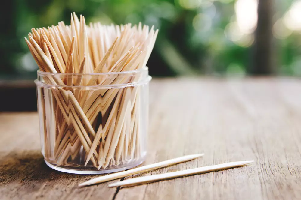 Toothpicks: 5 reasons to never use them