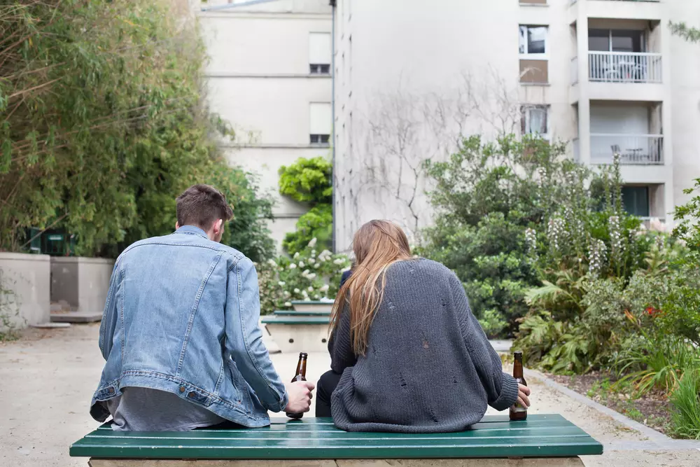 La voie de l'alcoolisme : pourquoi les mariages précoces sont dangereux