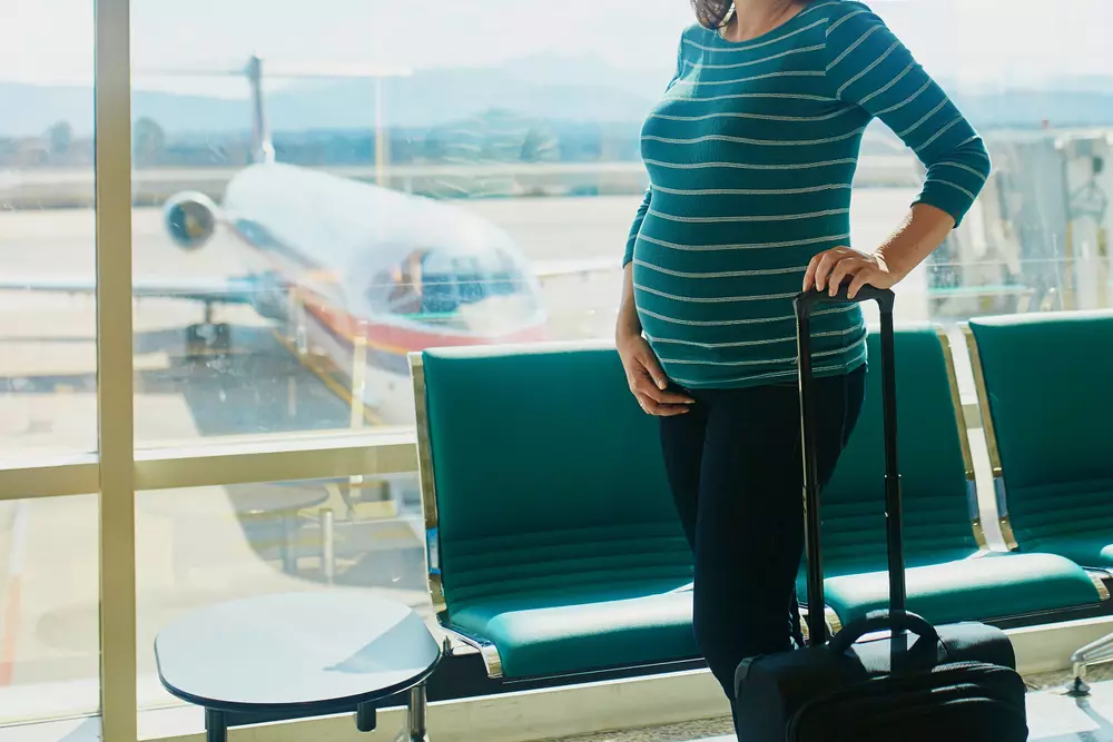 स्थिति में यात्रा करना: लंबी यात्रा से पहले गर्भवती महिलाओं के लिए आपको क्या जानना चाहिए 12871_2