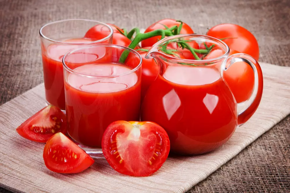 Пием за намаляване: кой доматен сок нормализира кръвното налягане
