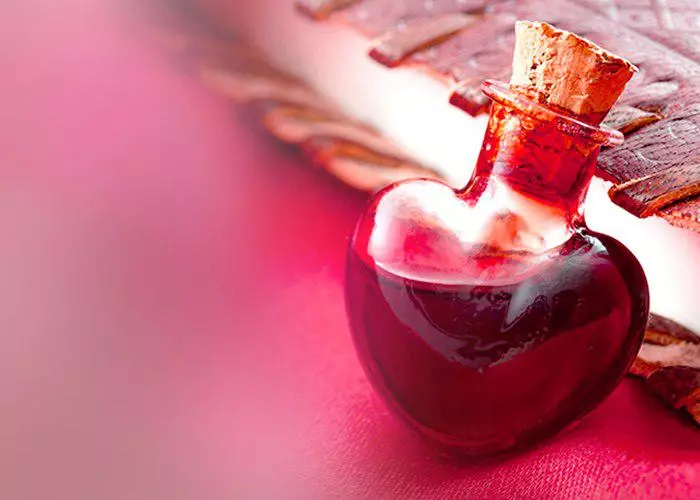 Aşkın kimyası: afrodizyaklar ve parfümler feromonlarla çalışır mı?