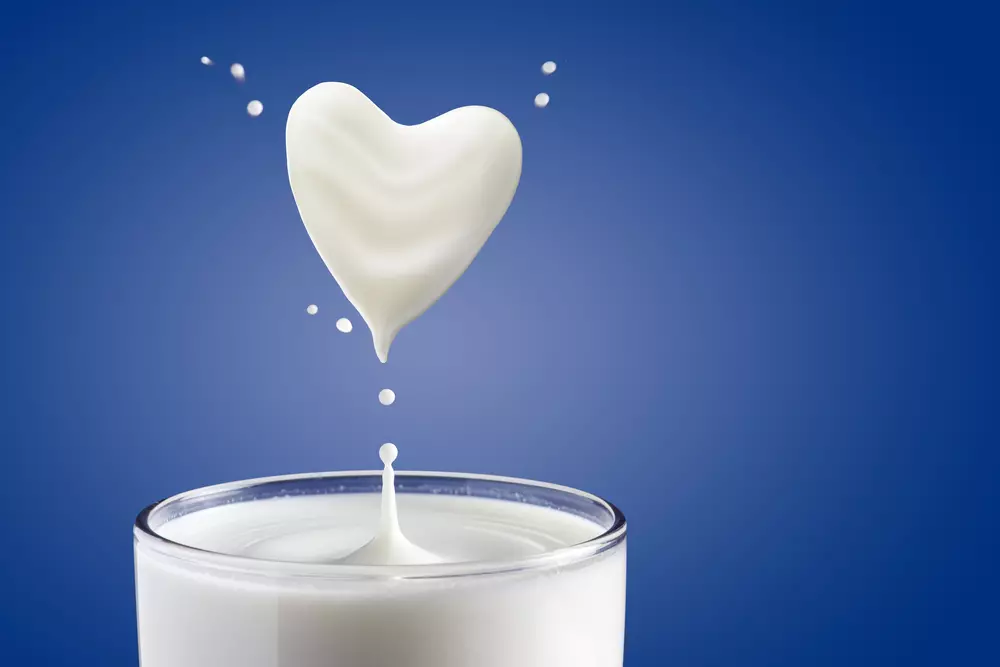 Drikk, barn, melk: 7 grunner til ikke å gi opp denne sunne drikken 3247_2
