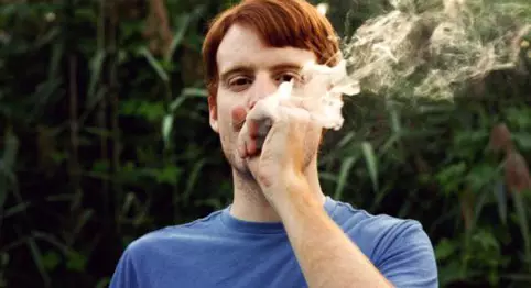 Cara menyapih pria dari merokok
