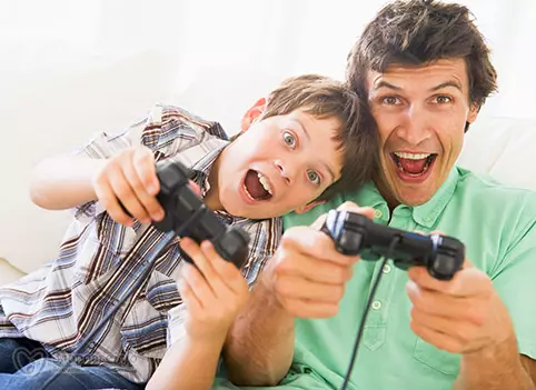 والدین !!! ہم سب غلط تھے! سائنسدانوں نے ثابت کیا ہے کہ کمپیوٹر گیمز پڑھنے کی حوصلہ افزائی کرتی ہیں! 5816_1