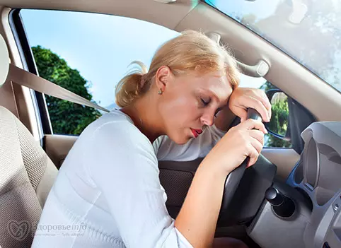 Leit, déi schnurren, sinn 3 Mol méi wahrscheinlech an Autoen ze botzen! Wéi ze vermeiden