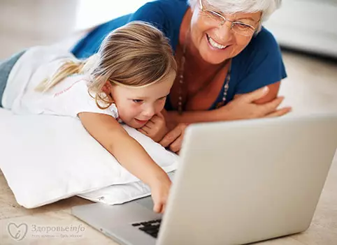 Apakah nenek membutuhkan media sosial? Ternyata mereka akan meningkatkan kemampuan mentalnya!