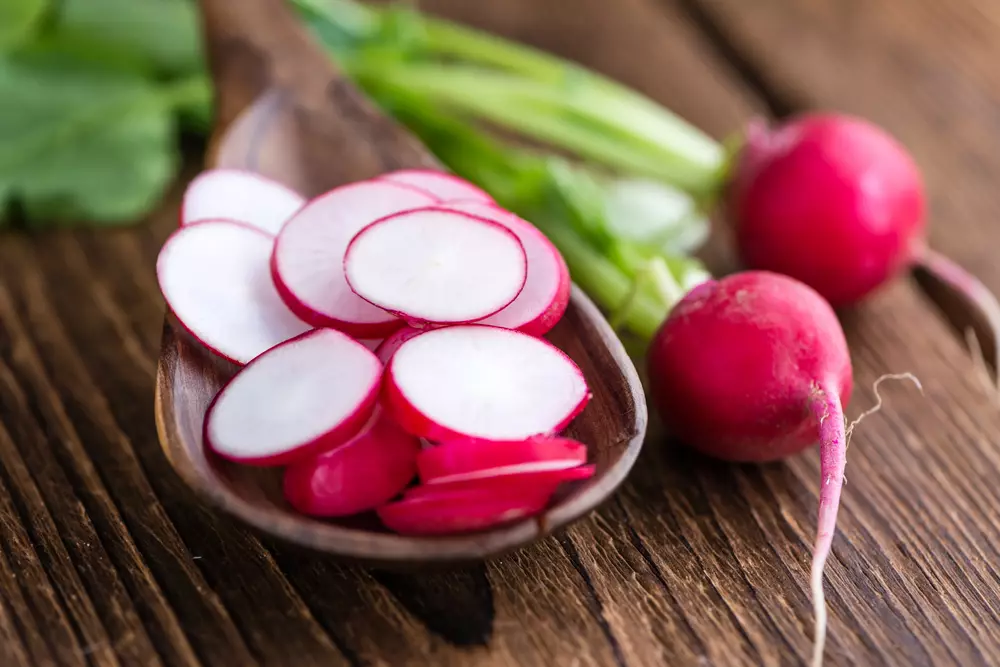 Crispy Benefits: Why You Should Add Radishes to Your Diet 6446_1