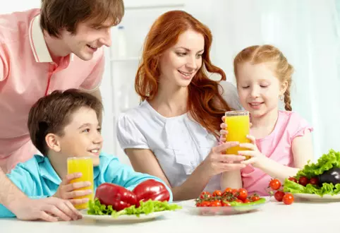 How to teach your child to eat right: 10 tips for parents