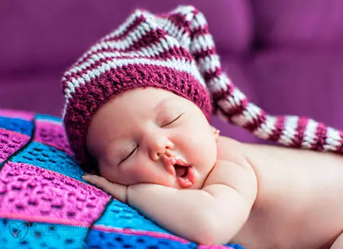 The further the child is, the deeper your sleep. How to sleep with a baby?