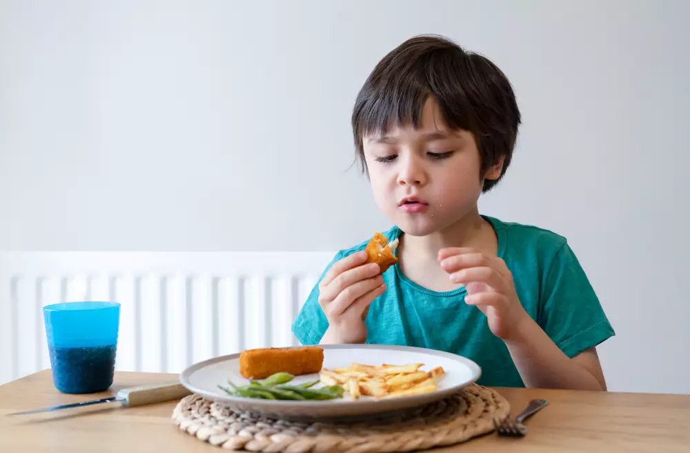 Ikan, roti, atau soya? Apa yang diperbuat daripada tongkat ikan? 7618_3