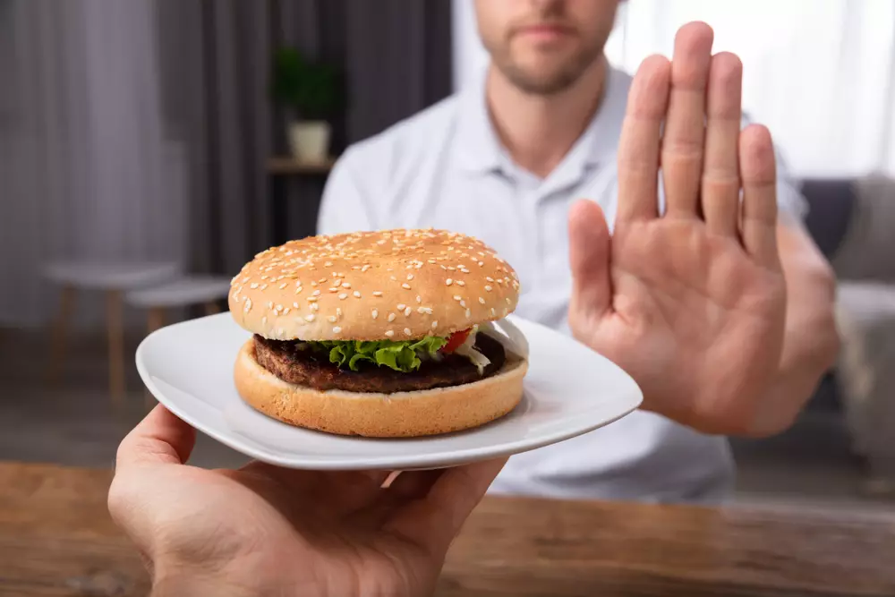 Welke voedingsmiddelen zijn verantwoordelijk voor gastritis? 8232_1