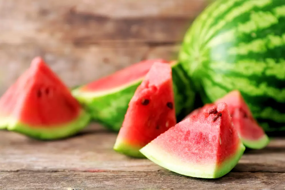 Watermelon: tombontsoa faran'izay betsaka sy fahavoazana farany ambany 8255_1