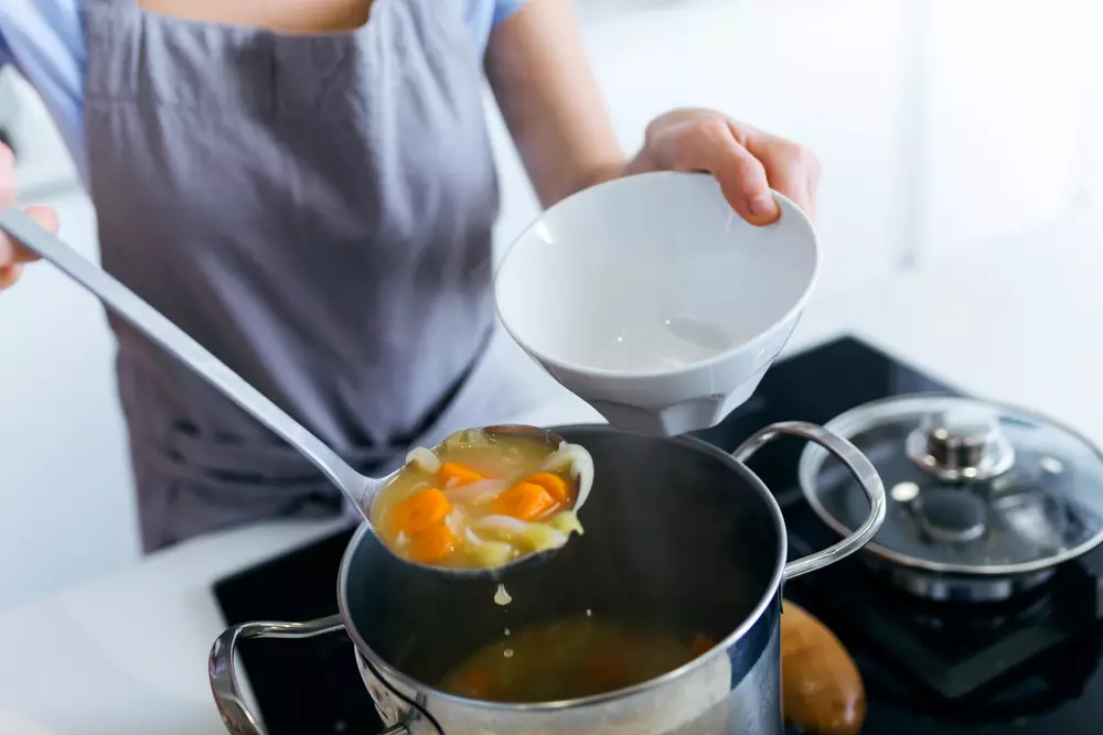 Bagaimana menurunkan berat badan sebelum Tahun Baru dan tidak melepaskan diri 8287_2