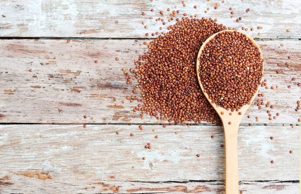 Quinoa နှင့် buckwheat နှင့်နှိုင်းယှဉ်လျှင်မည်သည့်ကောက်နှံသည်ပိုကျန်းမာသနည်း။ 8424_2