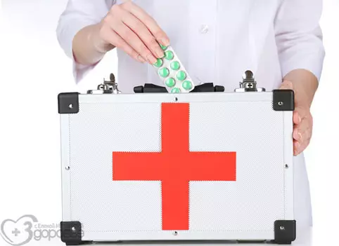 New Year's first aid kit 8482_1