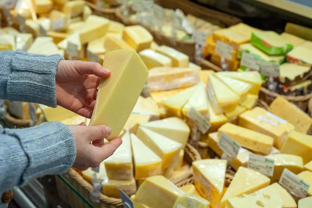 با تقلبی روبرو نشوید: نحوه انتخاب پنیر با کیفیت 8606_4