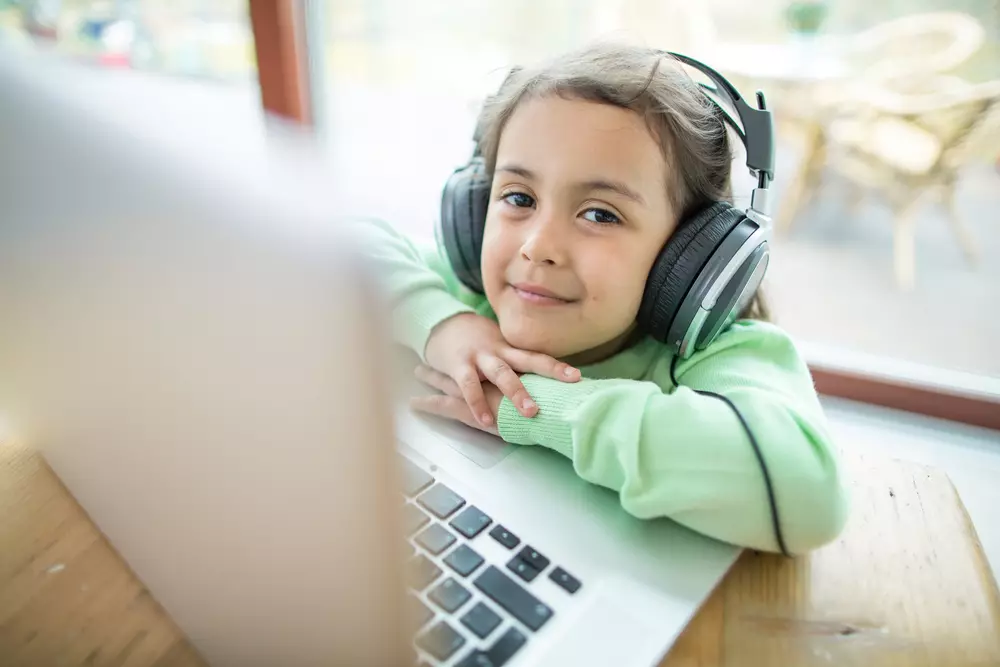 Can earphones damage children's hearing? 899_4