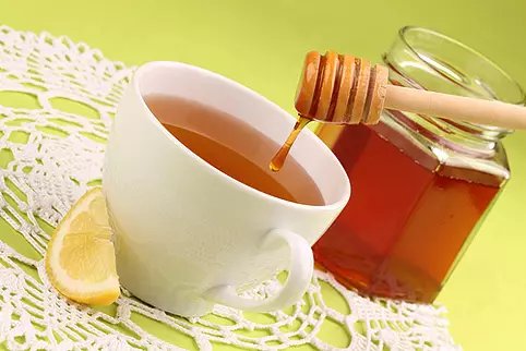 Medus su arbata
