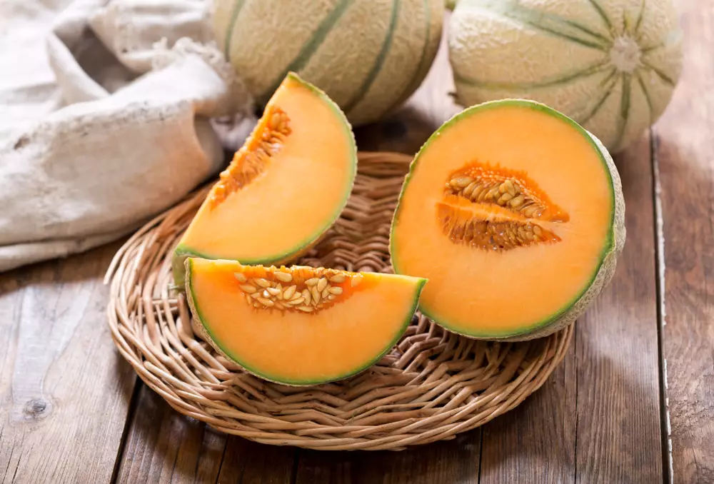 How to choose and what are the benefits of a melon?